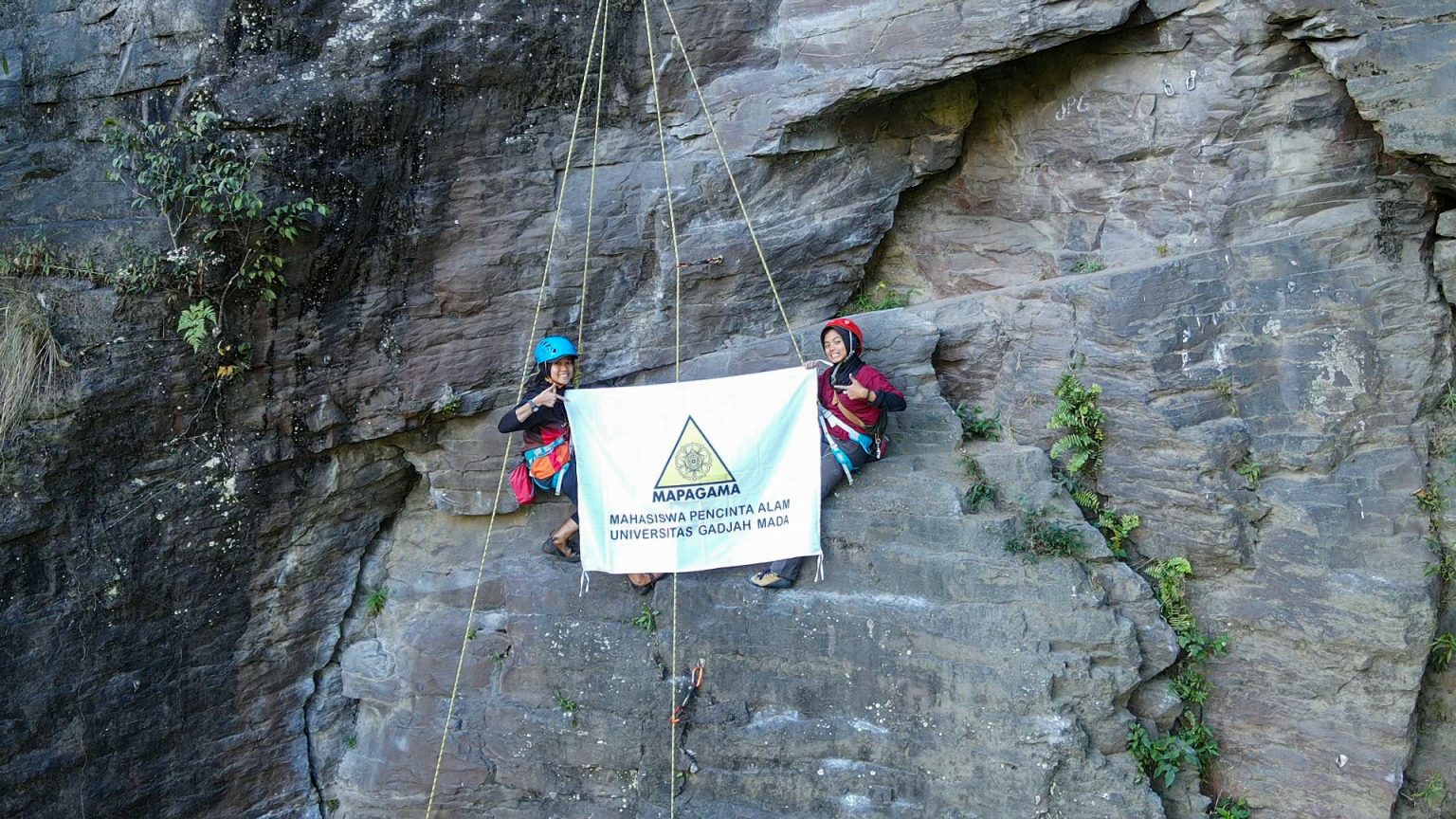 Mapagama - Harta Karun di Ujung Ladang Bawang Merah, Tebing di Desa ...
